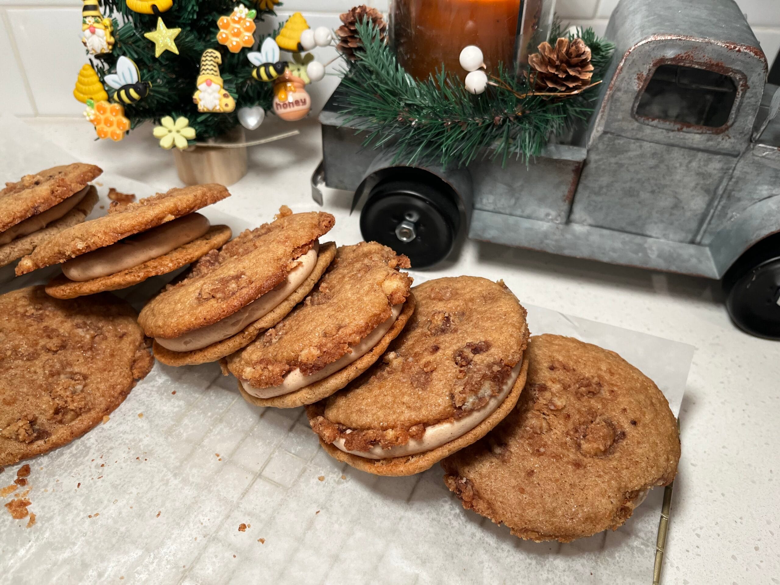 Coffee Cake Cookie Sandwiches with Streusel and Cream Cheese Frosting ...